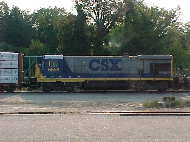 CSX B30-7 5563
